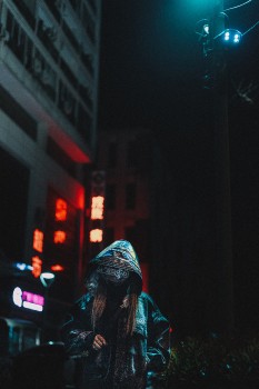 Обои толстовка ночь, Страшно быть одиноким, песня, дизер, ночь 4K Ultra ...